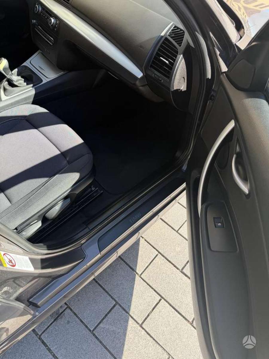 Brown BMW 120 2007 in Vilnius, with an engine capacity of 2.00 L and mileage of 291 thousand km for 2890 €, photo 20 on AUTOMOTO.COM.LV
