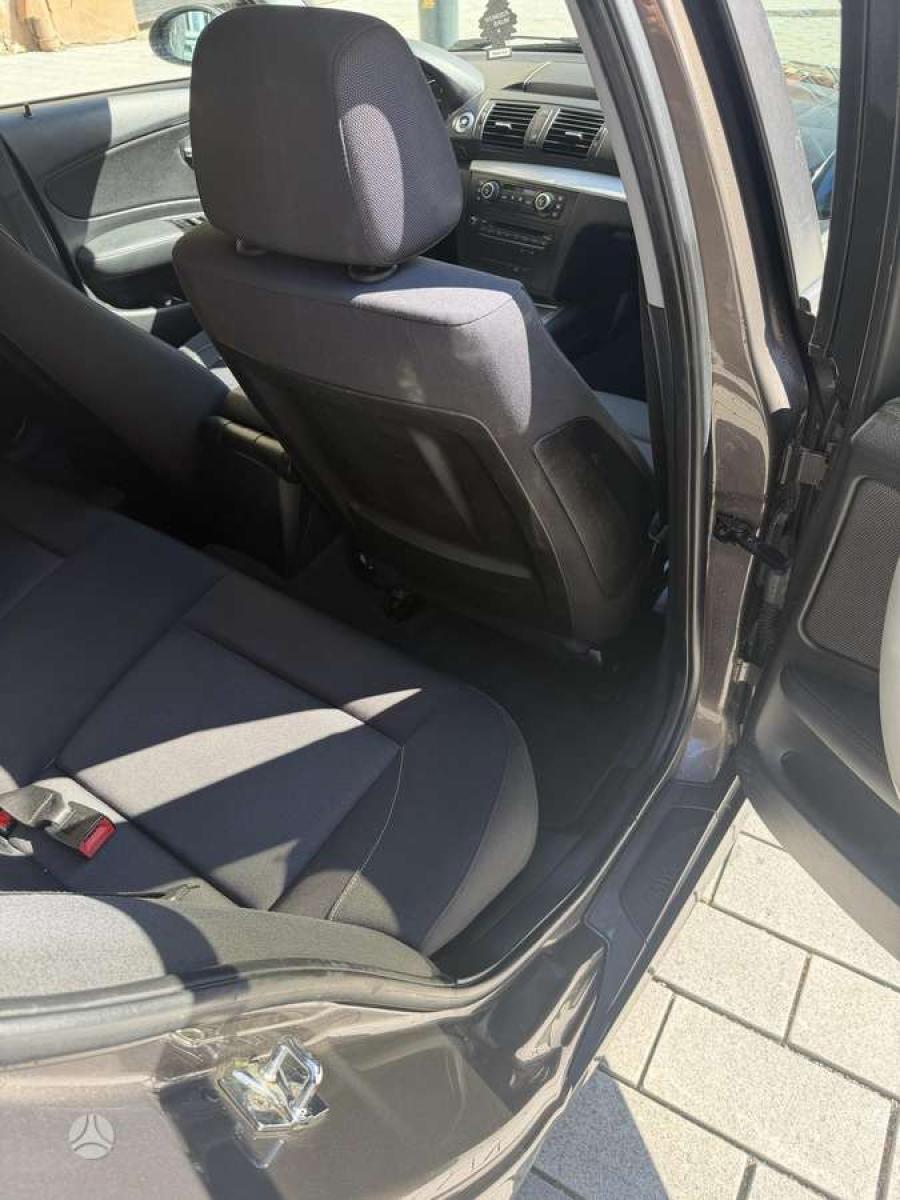 Brown BMW 120 2007 in Vilnius, with an engine capacity of 2.00 L and mileage of 291 thousand km for 2890 €, photo 21 on AUTOMOTO.COM.LV