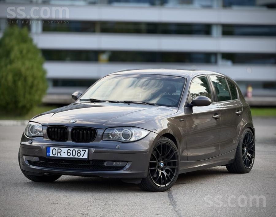 Brown BMW 120 2009 in Riga, with an engine capacity of 2.00 L and mileage of 291 thousand km for 5200 €, photo 4 on AUTOMOTO.COM.LV
