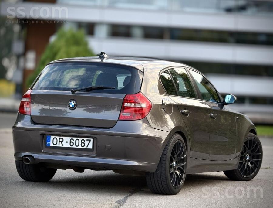 Brown BMW 120 2009 in Riga, with an engine capacity of 2.00 L and mileage of 291 thousand km for 5200 €, photo 8 on AUTOMOTO.COM.LV