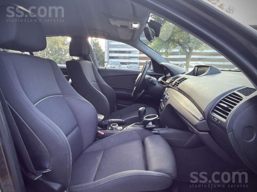 Brown BMW 120 2009 in Riga, with an engine capacity of 2.00 L and mileage of 291 thousand km for 5200 €, photo 16 on AUTOMOTO.COM.LV