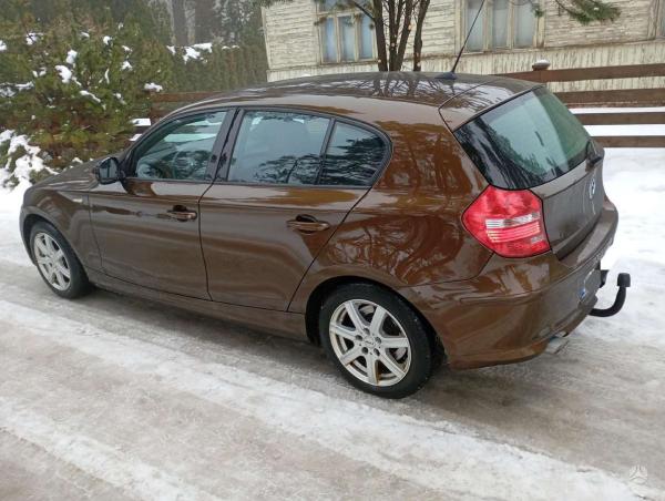 Brown BMW 120 2011 in Kaunas, with an engine capacity of 2.00 L and mileage of 192 thousand km for 5990 €, photo 3 on AUTOMOTO.COM.LV