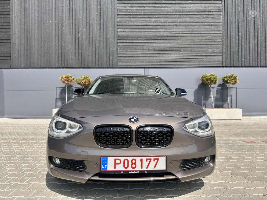 Brown BMW 120 2012 in Siauliai, with an engine capacity of 2.00 L and mileage of 266 thousand km for 5850 €, photo 4 on AUTOMOTO.COM.LV
