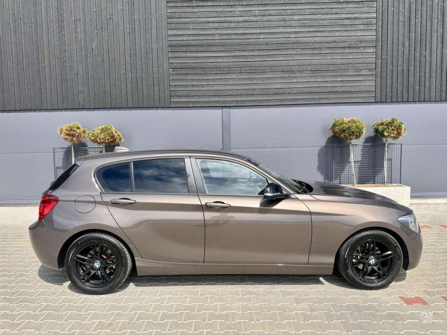 Brown BMW 120 2012 in Siauliai, with an engine capacity of 2.00 L and mileage of 266 thousand km for 5850 €, photo 8 on AUTOMOTO.COM.LV