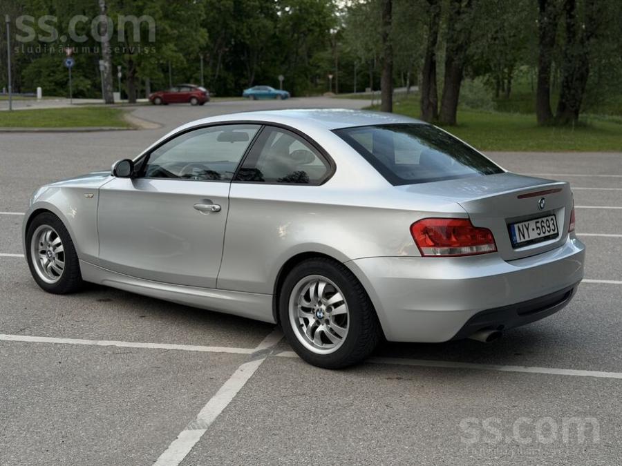 BMW 120 2009 in Riga, with an engine capacity of 2.00 L and mileage of 325 thousand km for 4950 €, photo 3 on AUTOMOTO.COM.LV
