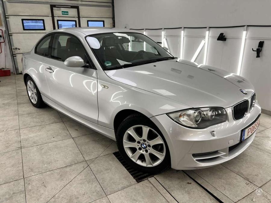 Grey BMW 120 2009 in Vilnius, with an engine capacity of 2.00 L and mileage of 278 thousand km for 4990 €, photo 3 on AUTOMOTO.COM.LV