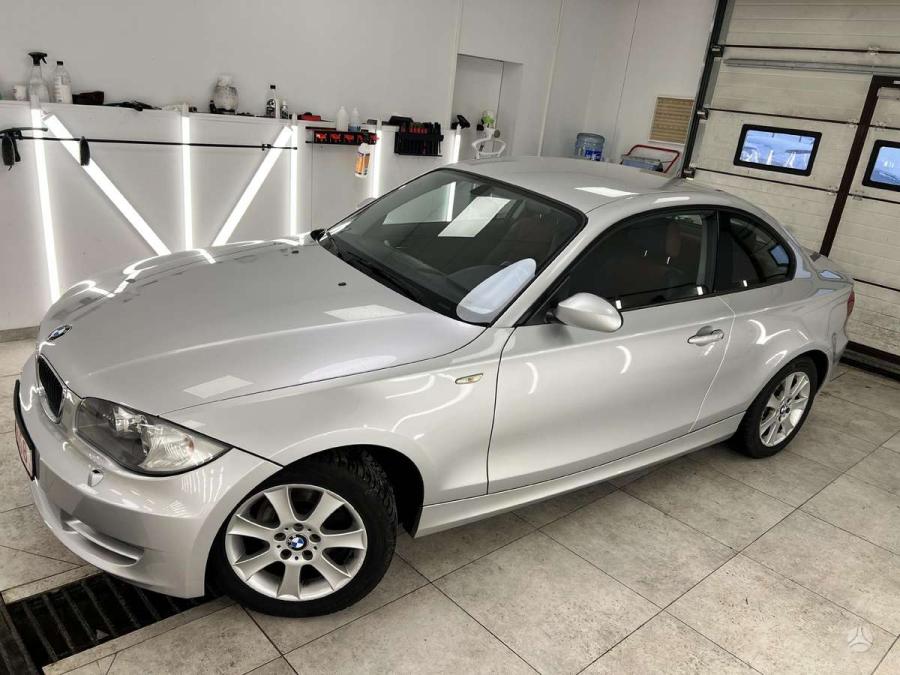 Grey BMW 120 2009 in Vilnius, with an engine capacity of 2.00 L and mileage of 278 thousand km for 4990 €, photo 9 on AUTOMOTO.COM.LV