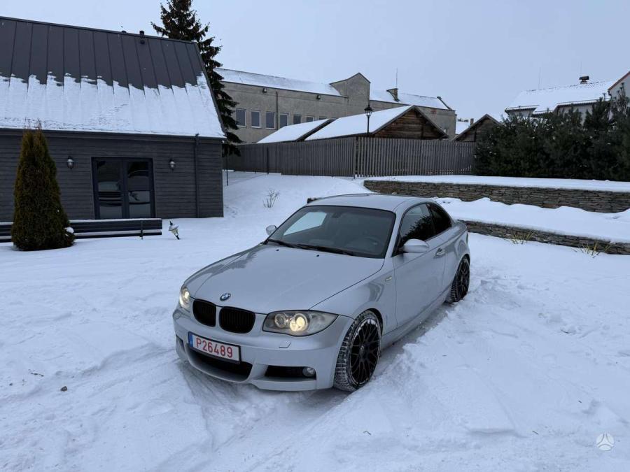 Grey BMW 120 2009 in Kedainiai, with an engine capacity of 2.00 L and mileage of 342 thousand km for 4999 €, photo 1 on AUTOMOTO.COM.LV