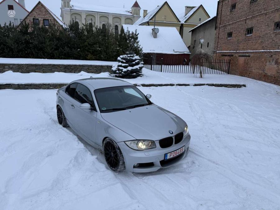 Grey BMW 120 2009 in Kedainiai, with an engine capacity of 2.00 L and mileage of 342 thousand km for 4999 €, photo 3 on AUTOMOTO.COM.LV