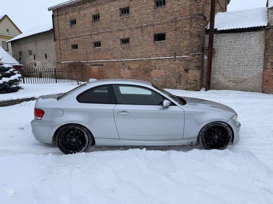 Grey BMW 120 2009 in Kedainiai, with an engine capacity of 2.00 L and mileage of 342 thousand km for 4999 €, photo 7 on AUTOMOTO.COM.LV