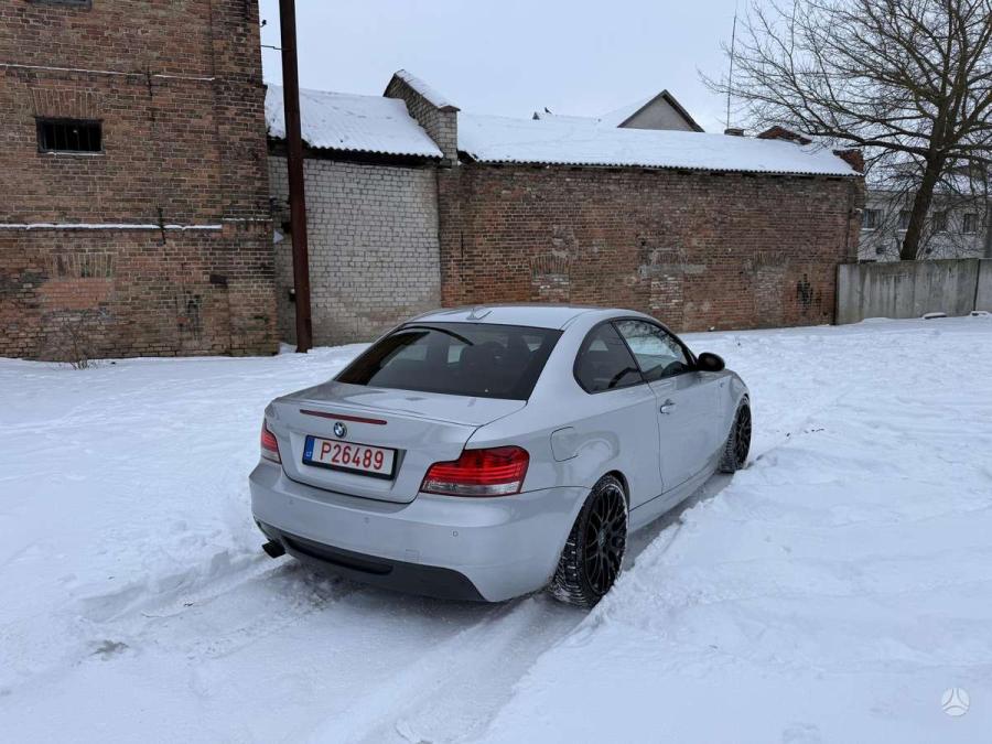 Grey BMW 120 2009 in Kedainiai, with an engine capacity of 2.00 L and mileage of 342 thousand km for 4999 €, photo 8 on AUTOMOTO.COM.LV