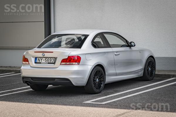 Grey BMW 120 2009 in Riga, with an engine capacity of 2.00 L and mileage of 327 thousand km for 4995 €, photo 4 on AUTOMOTO.COM.LV