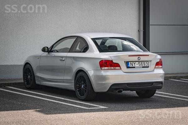 Grey BMW 120 2009 in Riga, with an engine capacity of 2.00 L and mileage of 327 thousand km for 4995 €, photo 6 on AUTOMOTO.COM.LV