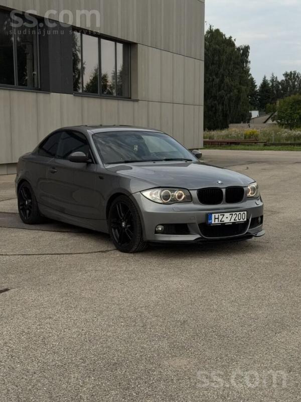 Grey BMW 120 2009 in Riga, with an engine capacity of 2.00 L and mileage of 302 thousand km for 7650 €, photo 1 on AUTOMOTO.COM.LV