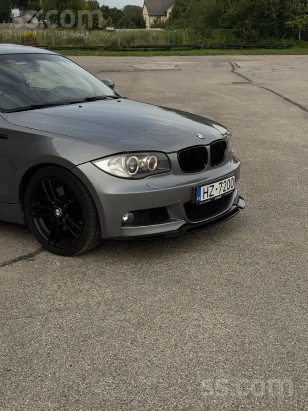 Grey BMW 120 2009 in Riga, with an engine capacity of 2.00 L and mileage of 302 thousand km for 7650 €, photo 5 on AUTOMOTO.COM.LV