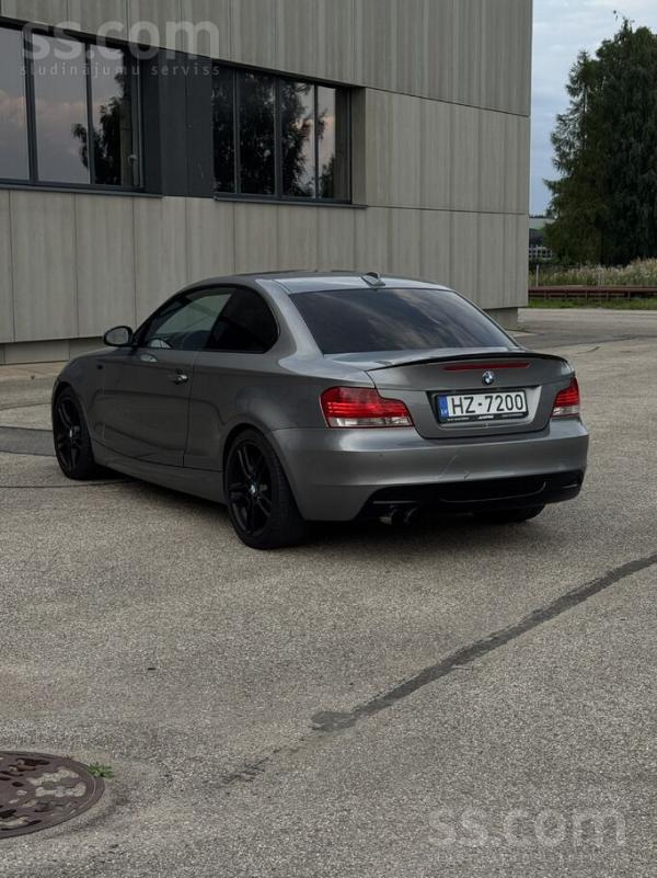 Grey BMW 120 2009 in Riga, with an engine capacity of 2.00 L and mileage of 302 thousand km for 7650 €, photo 7 on AUTOMOTO.COM.LV