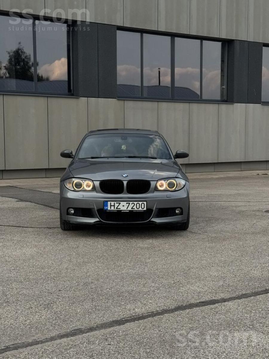 Grey BMW 120 2009 in Riga, with an engine capacity of 2.00 L and mileage of 303 thousand km for 7000 €, photo 3 on AUTOMOTO.COM.LV