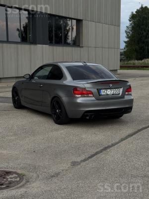 Grey BMW 120 2009 in Riga, with an engine capacity of 2.00 L and mileage of 303 thousand km for 7000 €, photo 6 on AUTOMOTO.COM.LV