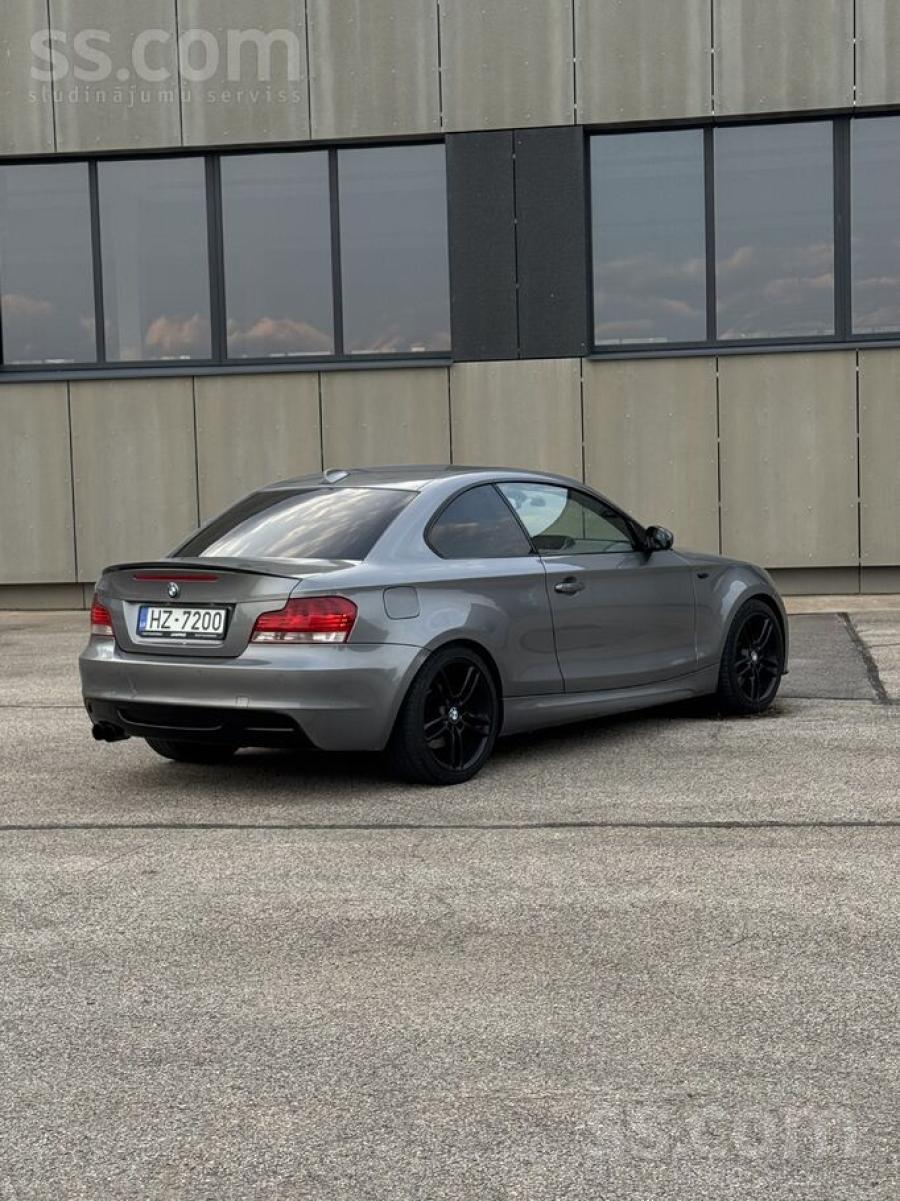 Grey BMW 120 2009 in Riga, with an engine capacity of 2.00 L and mileage of 303 thousand km for 7000 €, photo 7 on AUTOMOTO.COM.LV