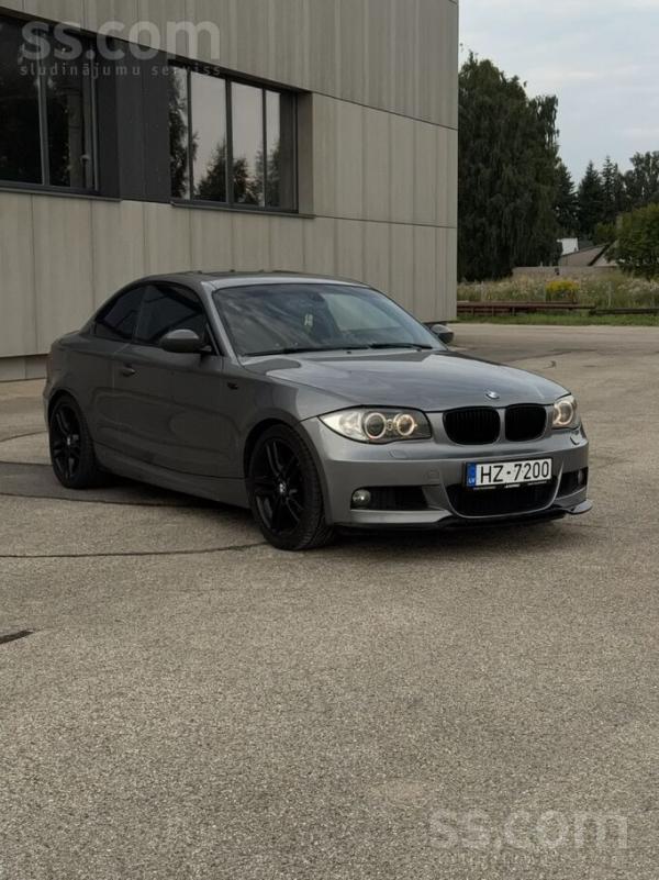 Grey BMW 120 2009 in Riga, with an engine capacity of 2.00 L and mileage of 303 thousand km for 6000 €, photo 1 on AUTOMOTO.COM.LV