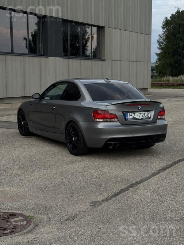 Grey BMW 120 2009 in Riga, with an engine capacity of 2.00 L and mileage of 303 thousand km for 6000 €, photo 6 on AUTOMOTO.COM.LV
