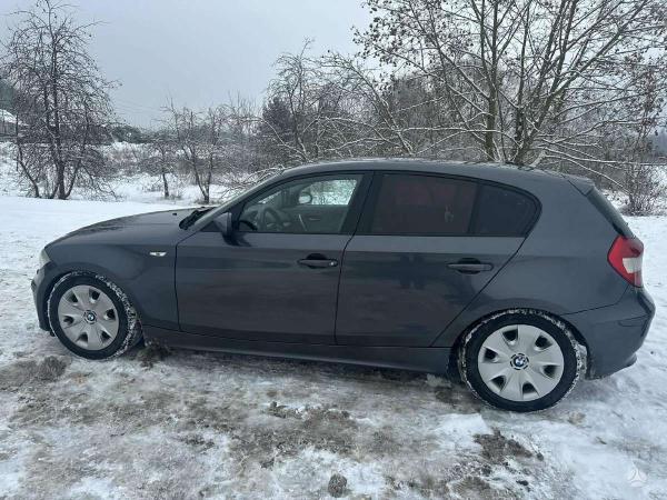 Grey BMW 120 2004 in Kaunas, with an engine capacity of 2.00 L and mileage of 332 thousand km for 3800 €, photo 2 on AUTOMOTO.COM.LV