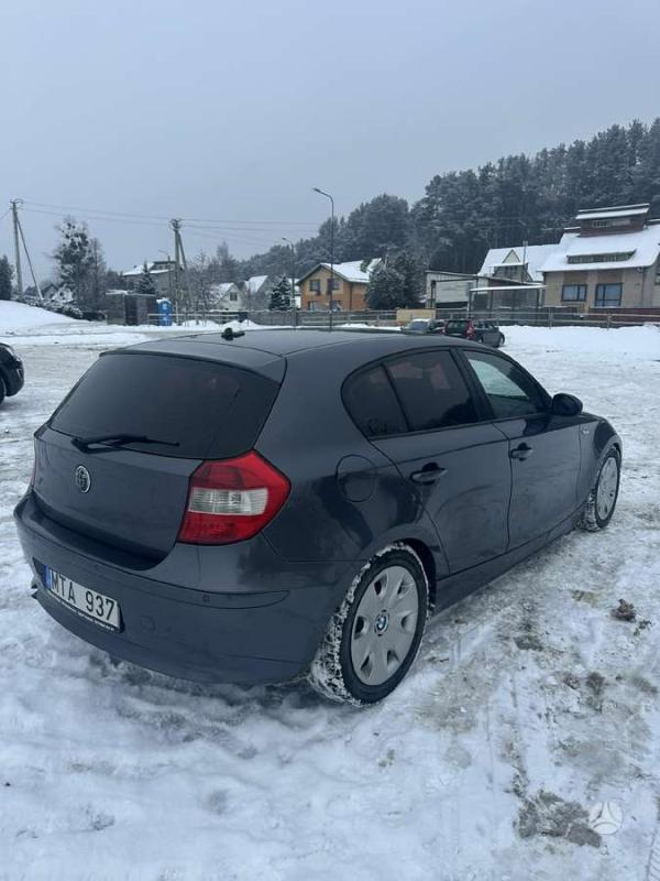 Grey BMW 120 2004 in Kaunas, with an engine capacity of 2.00 L and mileage of 332 thousand km for 3800 €, photo 5 on AUTOMOTO.COM.LV