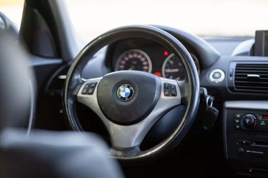 Pelēks BMW 120 2004 Liepāja, ar dzinēja tilpumu 2.00 L un nobraukumu 80 tūkst. km par 5850 €, foto 15 vietnē AUTOMOTO.COM.LV