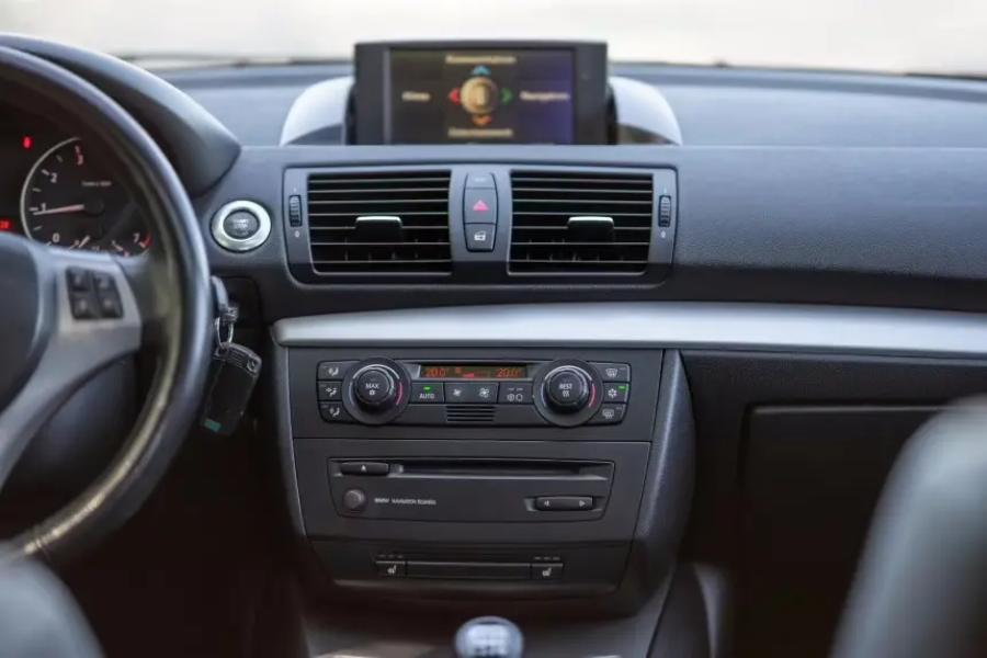 Pelēks BMW 120 2004 Liepāja, ar dzinēja tilpumu 2.00 L un nobraukumu 80 tūkst. km par 5850 €, foto 16 vietnē AUTOMOTO.COM.LV