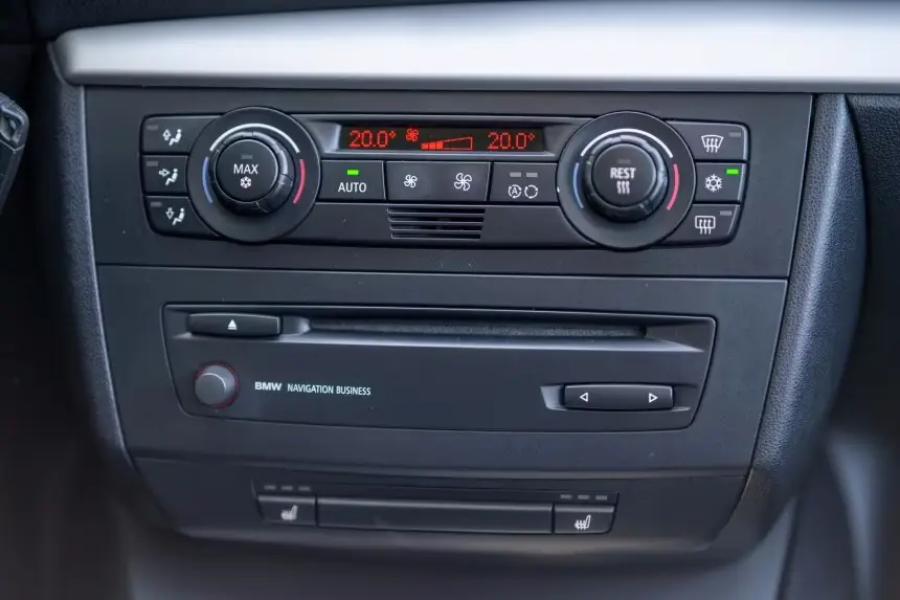 Pelēks BMW 120 2004 Liepāja, ar dzinēja tilpumu 2.00 L un nobraukumu 80 tūkst. km par 5850 €, foto 19 vietnē AUTOMOTO.COM.LV