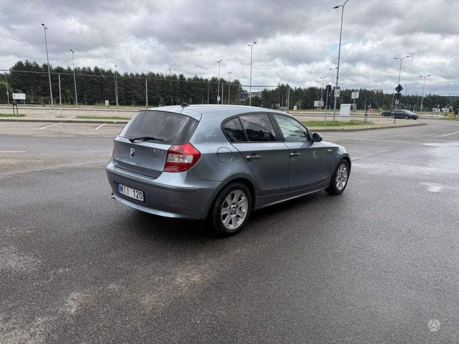 Pelēks BMW 120 2004 Viļņa, ar dzinēja tilpumu 0.00 L un nobraukumu 250 tūkst. km par 2800 €, foto 3 vietnē AUTOMOTO.COM.LV