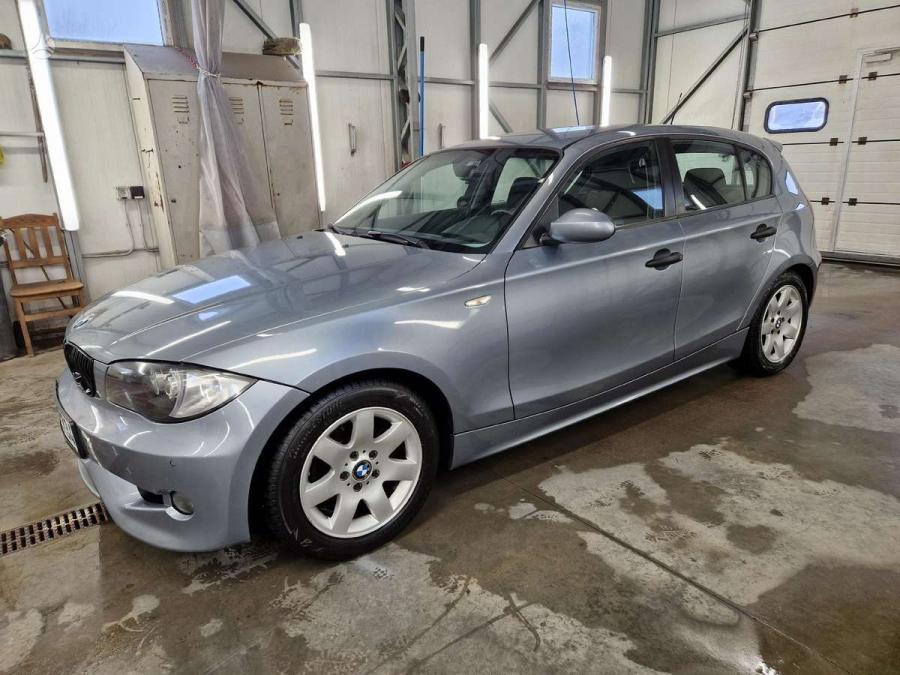 Pelēks BMW 120 2005 Kauņa, ar dzinēja tilpumu 2.00 L un nobraukumu 297 tūkst. km par 2850 €, foto 2 vietnē AUTOMOTO.COM.LV