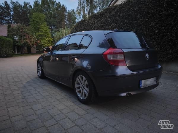 Pelēks BMW 120 2005 Viļņa, ar dzinēja tilpumu 2.00 L un nobraukumu 325 tūkst. km par 2000 €, foto 4 vietnē AUTOMOTO.COM.LV