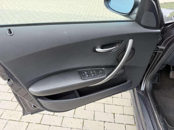 Pelēks BMW 120 2005 Marijampole, ar dzinēja tilpumu 2.00 L un nobraukumu 244 tūkst. km par 2900 €, foto 8 vietnē AUTOMOTO.COM.LV