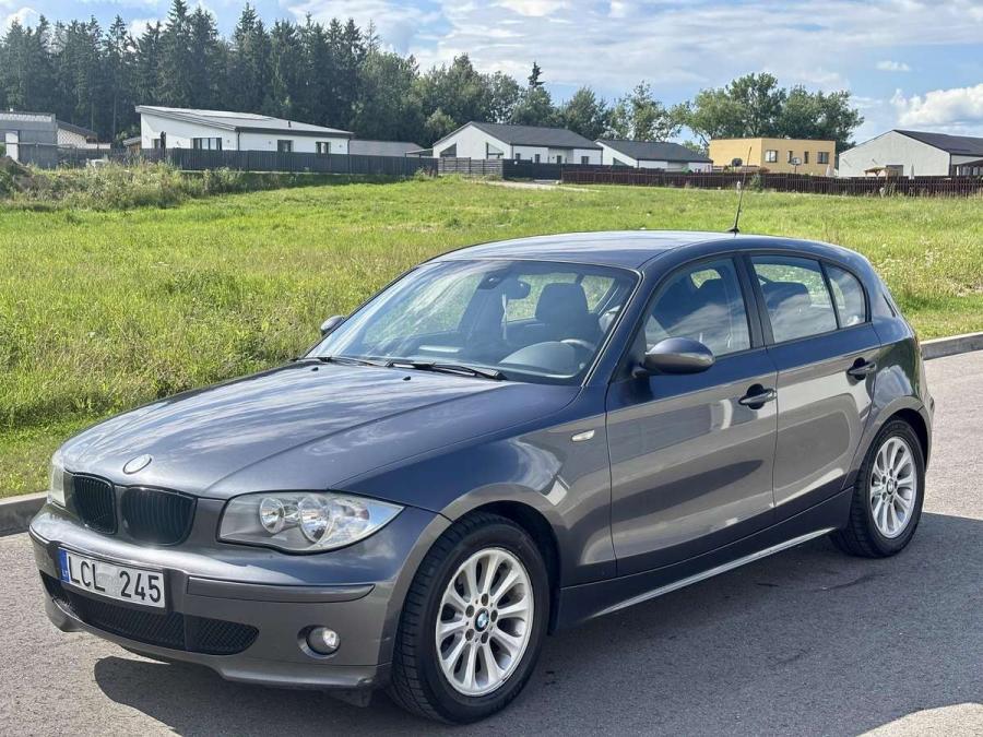 Grey BMW 120 2005 in Vilnius, with an engine capacity of 2.00 L and mileage of 390 thousand km for 3300 €, photo 1 on AUTOMOTO.COM.LV