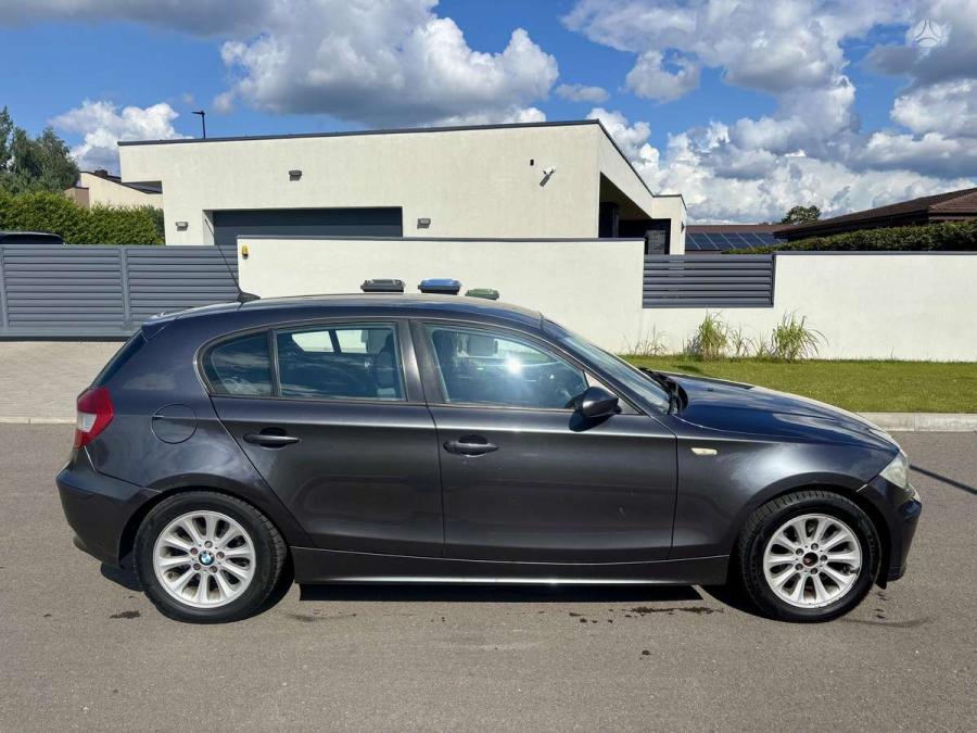 Grey BMW 120 2005 in Vilnius, with an engine capacity of 2.00 L and mileage of 390 thousand km for 3300 €, photo 7 on AUTOMOTO.COM.LV