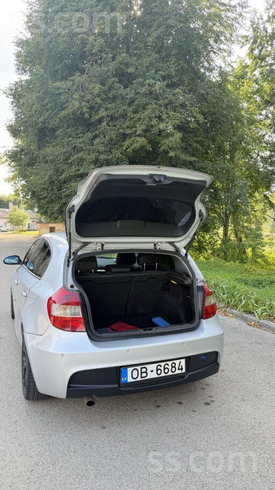 Grey BMW 120 2005 in Riga, with an engine capacity of 2.00 L and mileage of 323 thousand km for 3400 €, photo 8 on AUTOMOTO.COM.LV