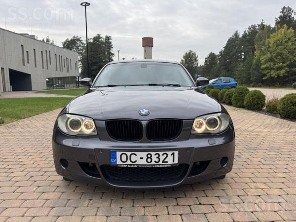 Grey BMW 120 2005 in Riga, with an engine capacity of 2.00 L and mileage of 239 thousand km for 4150 €, photo 3 on AUTOMOTO.COM.LV