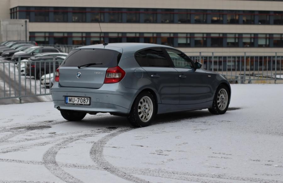 Pelēks BMW 120 2006 Rīga, ar dzinēja tilpumu 2.00 L un nobraukumu 266 tūkst. km par 2980 €, foto 9 vietnē AUTOMOTO.COM.LV