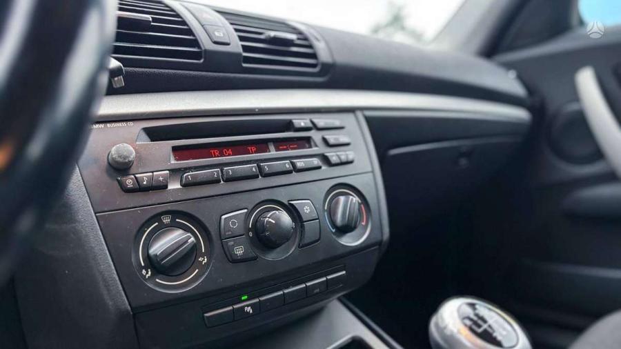 Pelēks BMW 120 2006 Viļņa, ar dzinēja tilpumu 2.00 L un nobraukumu 307 tūkst. km par 1750 €, foto 22 vietnē AUTOMOTO.COM.LV