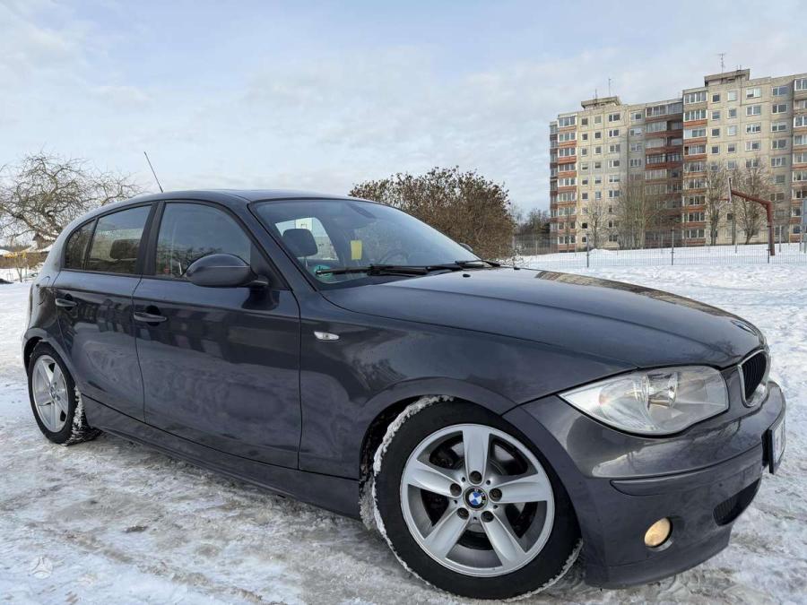 Grey BMW 120 2006 in Kaunas, with an engine capacity of 2.00 L and mileage of 397 thousand km for 2450 €, photo 2 on AUTOMOTO.COM.LV