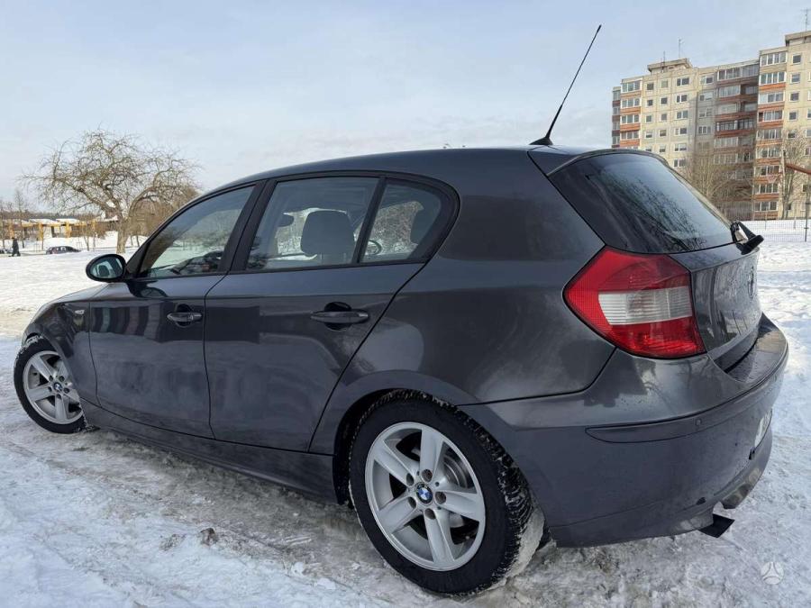 Grey BMW 120 2006 in Kaunas, with an engine capacity of 2.00 L and mileage of 397 thousand km for 2450 €, photo 3 on AUTOMOTO.COM.LV