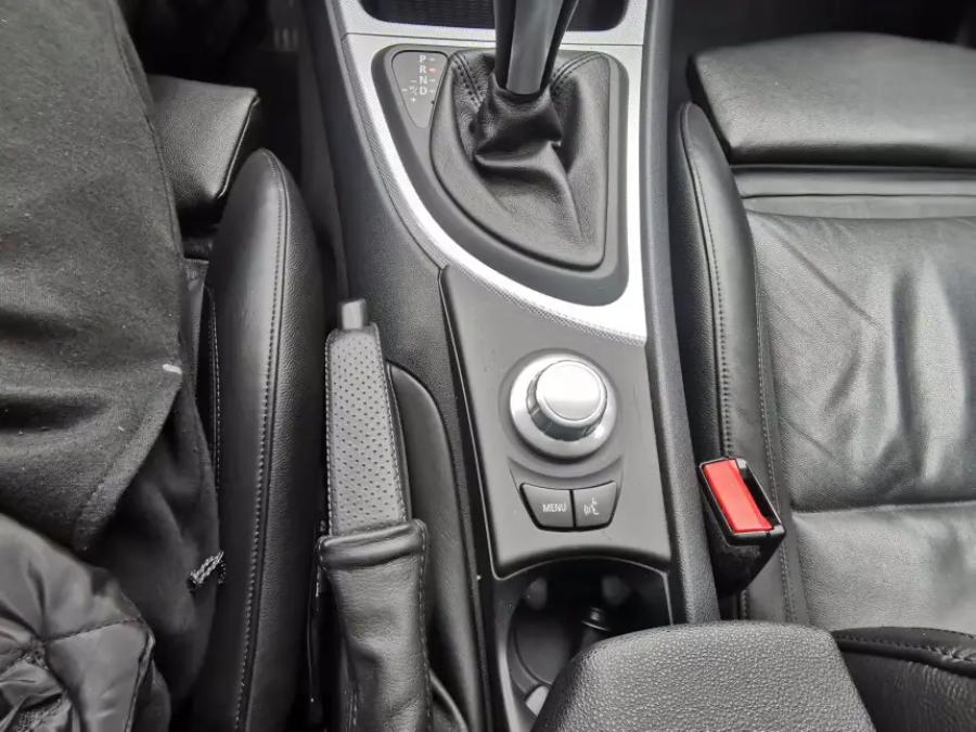 Pelēks BMW 120 2006 Kuldīga, ar dzinēja tilpumu 2.00 L un nobraukumu 321 tūkst. km par 4900 €, foto 13 vietnē AUTOMOTO.COM.LV
