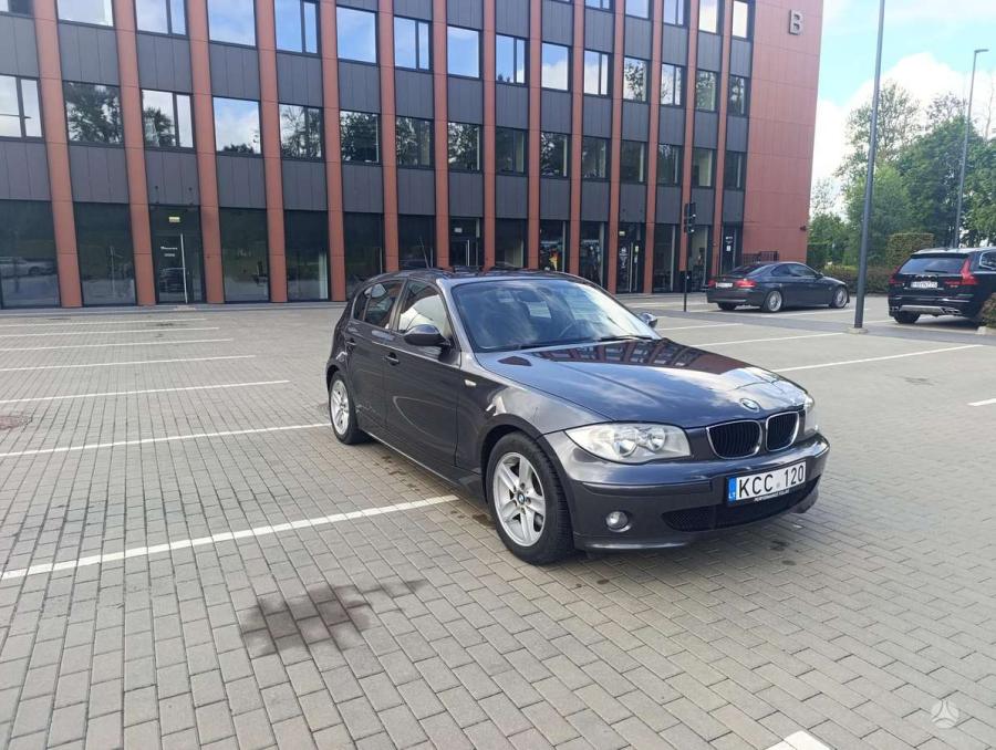 Pelēks BMW 120 2006 Viļņa, ar dzinēja tilpumu 2.00 L un nobraukumu 350 tūkst. km par 2600 €, foto 4 vietnē AUTOMOTO.COM.LV