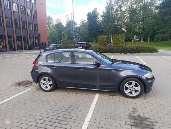 Grey BMW 120 2006 in Vilnius, with an engine capacity of 2.00 L and mileage of 350 thousand km for 2600 €, photo 5 on AUTOMOTO.COM.LV