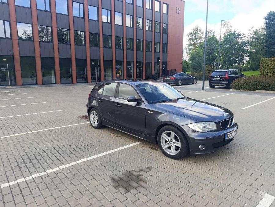 Pelēks BMW 120 2006 Viļņa, ar dzinēja tilpumu 2.00 L un nobraukumu 350 tūkst. km par 2600 €, foto 7 vietnē AUTOMOTO.COM.LV