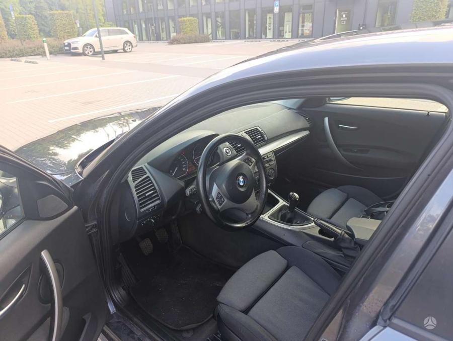 Pelēks BMW 120 2006 Viļņa, ar dzinēja tilpumu 2.00 L un nobraukumu 350 tūkst. km par 2600 €, foto 13 vietnē AUTOMOTO.COM.LV