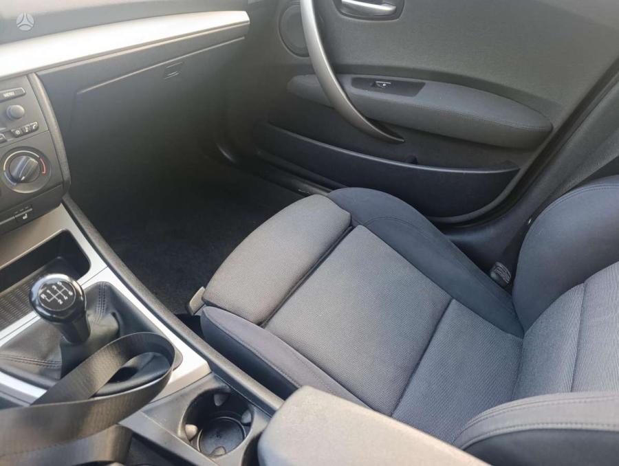 Pelēks BMW 120 2006 Viļņa, ar dzinēja tilpumu 2.00 L un nobraukumu 350 tūkst. km par 2600 €, foto 15 vietnē AUTOMOTO.COM.LV