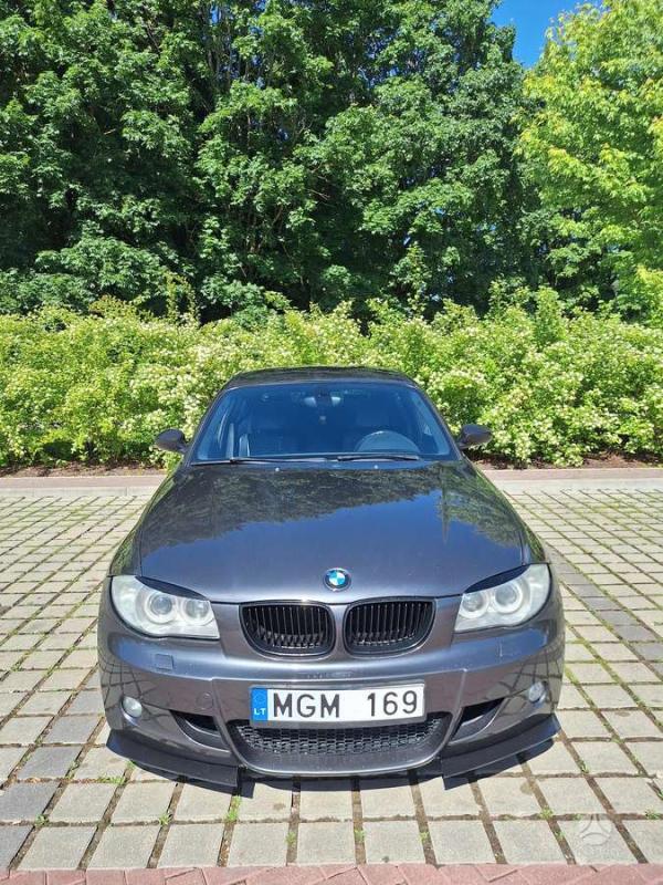 Grey BMW 120 2006 in Birzai, with an engine capacity of 2.00 L and mileage of 296 thousand km for 3999 €, photo 2 on AUTOMOTO.COM.LV