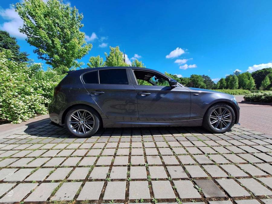 Grey BMW 120 2006 in Birzai, with an engine capacity of 2.00 L and mileage of 296 thousand km for 3999 €, photo 6 on AUTOMOTO.COM.LV